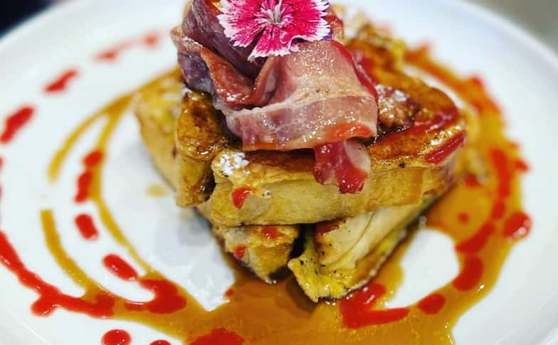 The Roaming Giant: 50% off the first table of the night with First Table