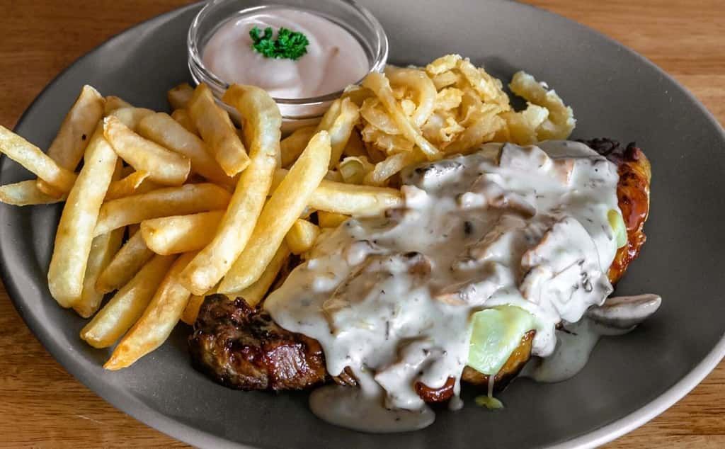 The Roaming Giant: 50% off the first table of the night with First Table