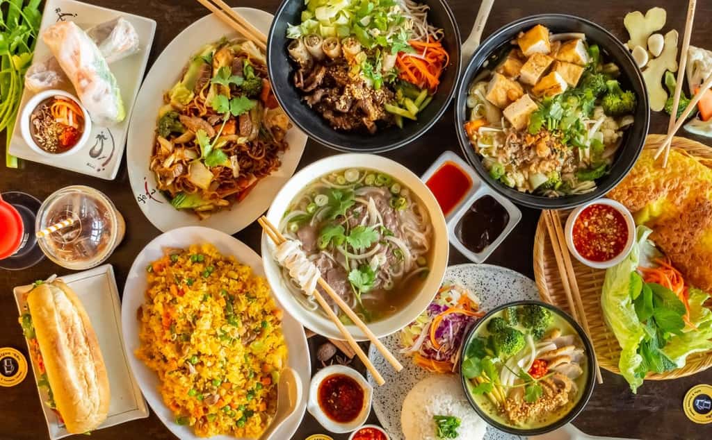 The Roaming Giant: 50% off the first table of the night with First Table